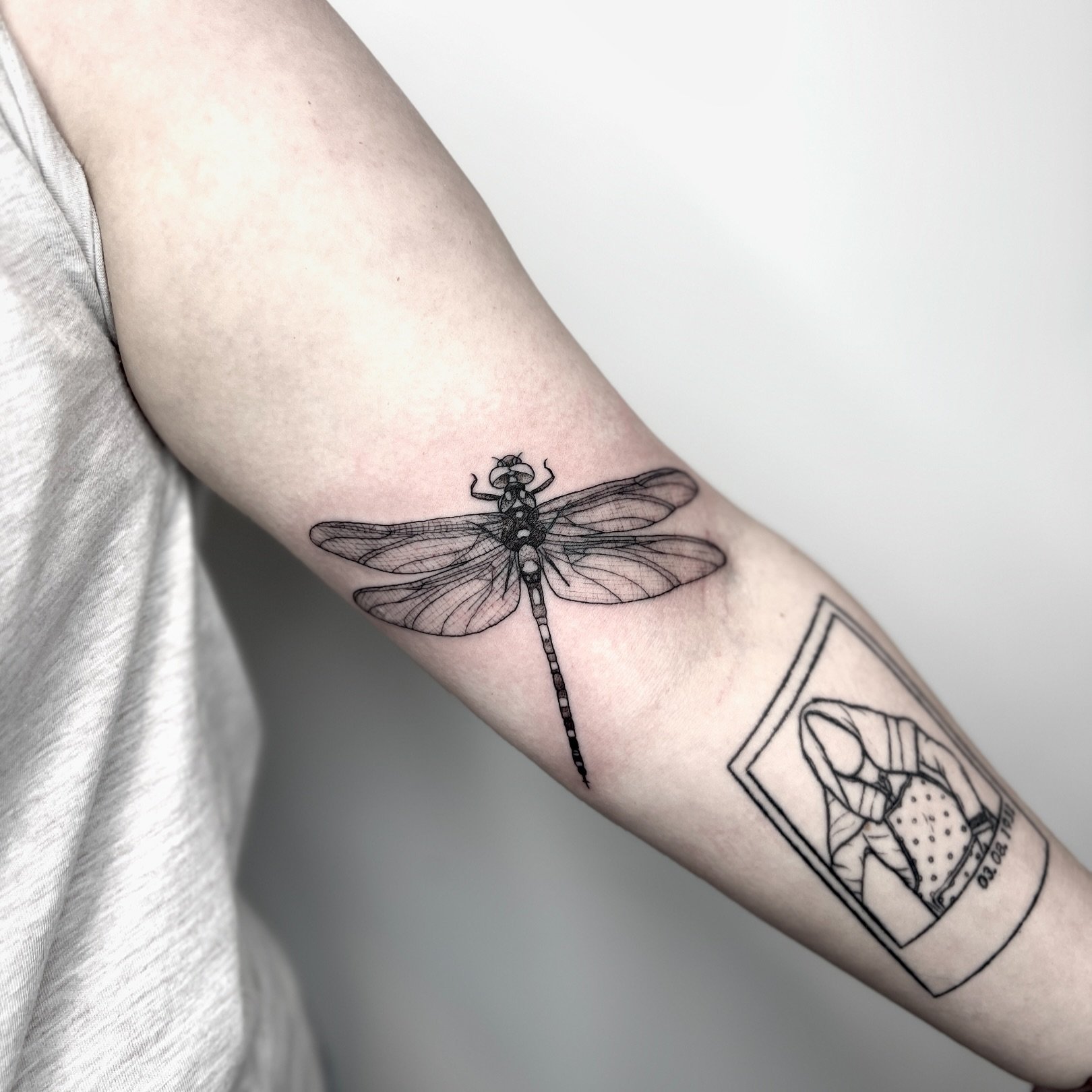 Dragonfly Tattoo: A Unique Embodiment of Elegance and Symbolism - VeAn ...