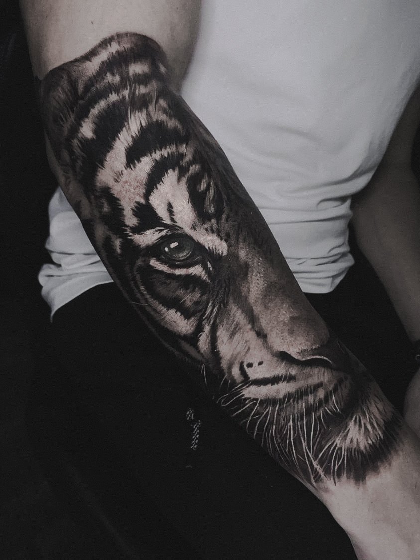 Tattoo parlour in Vancouver | Tattoos. Piercing. Permanent make-up. Artist training. | VeAn Tattoo