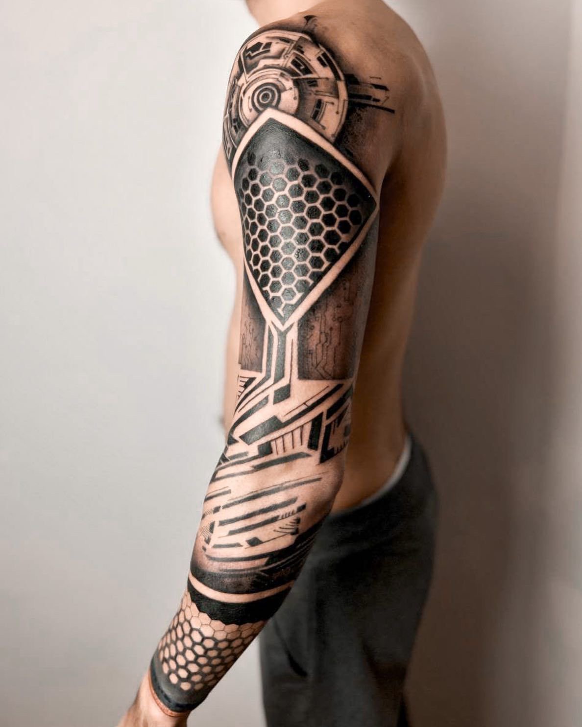 Mastering Men's Sleeve Tattoos: Styles, Symbols, and Selection Guide ...