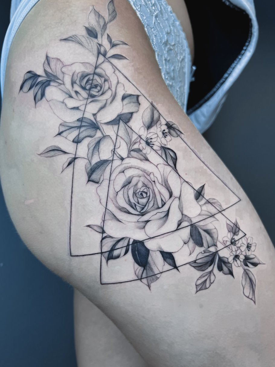 Modern Trends in Women's Thigh Tattoos: Symbolism, Styles, and ...