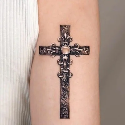 The Cross Tattoo: Symbolism, Design Variations, and Inspiration | VeAn ...