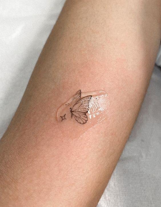 Small Tattoos for Women: Minimalist Designs with Deep Meaning | VeAn Tattoo