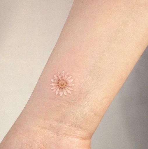 Small Tattoos for Women: Minimalist Designs with Deep Meaning | VeAn Tattoo